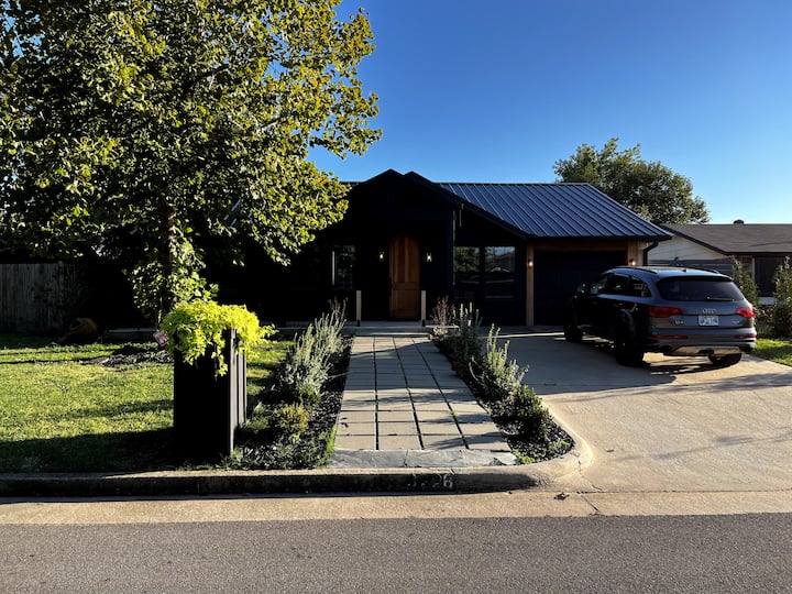 Contemporary Art House Near Faa And Occc - Oklahoma City, OK