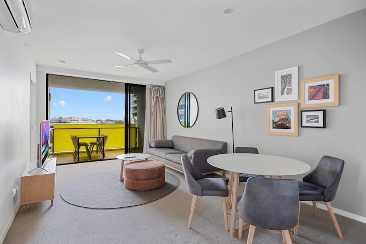 Discover Riverside Bliss + Pool & Fpk + Portside - Brisbane
