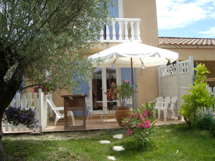 Studio Meublé Avec Piscine - Eygalières