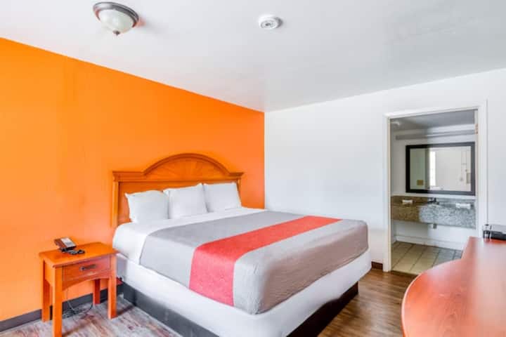 Hotel Baton Rouge East I-12 King Bed - Baton Rouge, LA