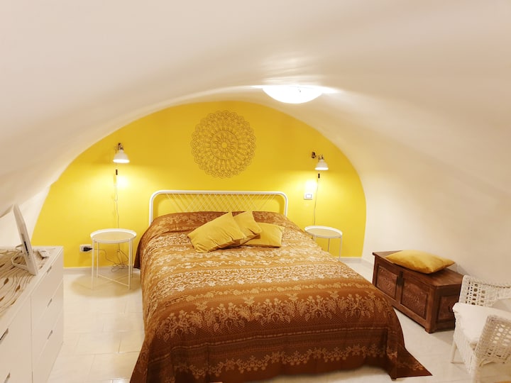 The Yellow Amber - Bari