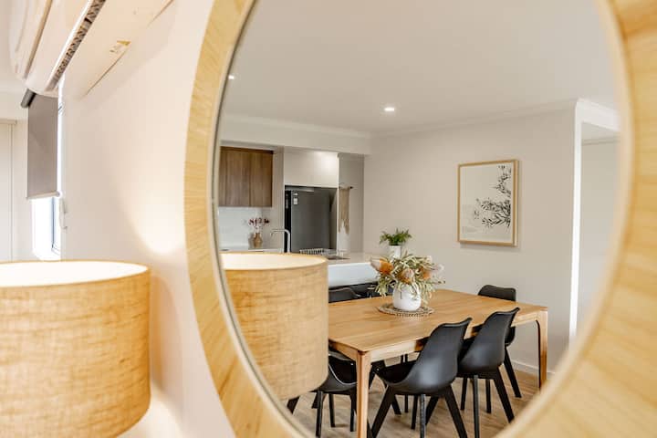 Spacious & Convenient - Azure - Bicheno