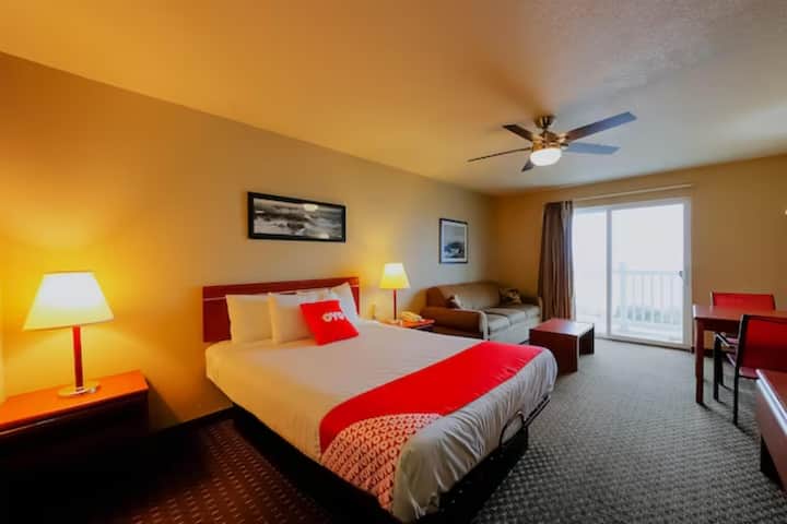 Queen Bed Accessible With Ocean View - Lincoln City