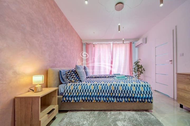 Modern & Central Two Bed - Balluta Bay - Sleep 6 - Malte