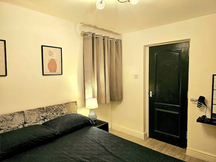 Modern & Cosy 1 Bedroom Flat - Bridgend