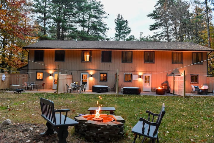 Spa Retreat - Massage Chair & Hot Tub - Galway, NY