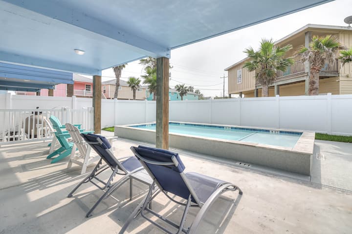 Custom Built 6 Bdrm W/ Private Pool I Near Beach - Port Aransas, TX