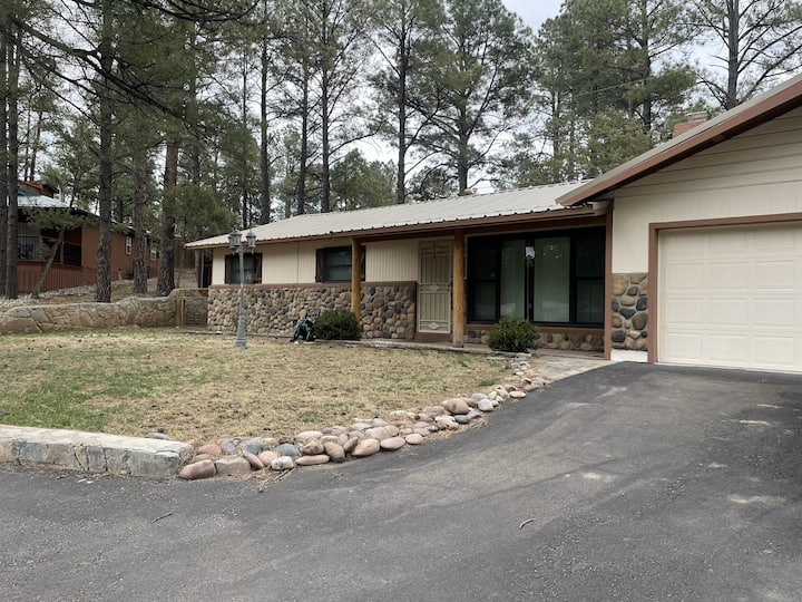 Ruidoso Dream
With Hot Tub
2 King And 1 Queen - Ruidoso, NM