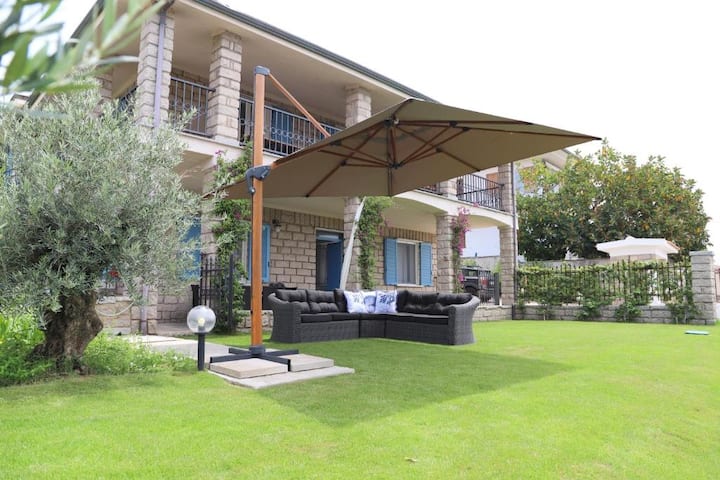 Appartement à Villa - Première Ligne De Mer. - Valledoria