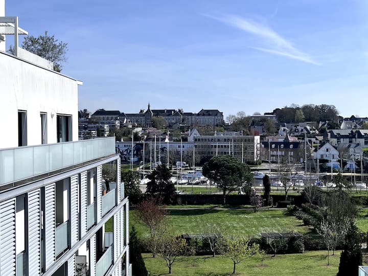Vannes Port 4pers Vue + Parking - Theix