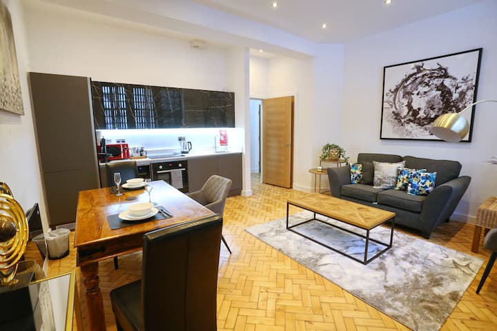 New Build Duplex Minutes From City Centre - Manchester