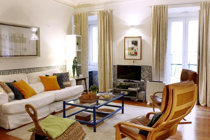 Charming 2 Bedroom Apartment In Bairro Alto - Lisboa
