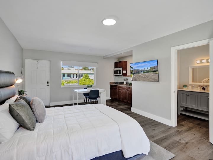 Pelican Cove Studio W Private Patio In Pompano - Pompano Beach, FL