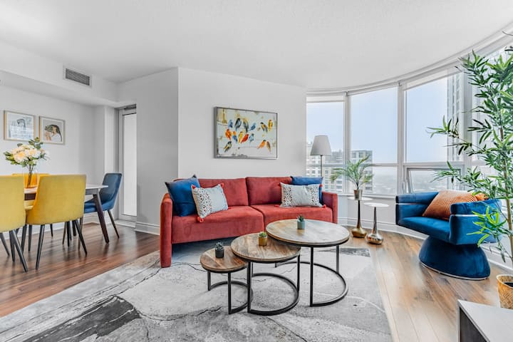 Modern Luxurious 2 Bedroom With Den - Toronto