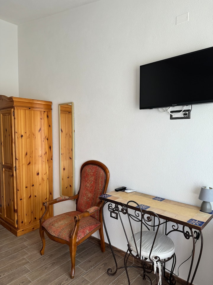Chambre  Grenoble - Cala Gonone