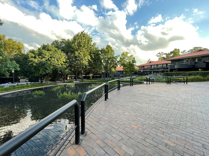 Studio With Balcony Views Of The Resort. - Edenvale