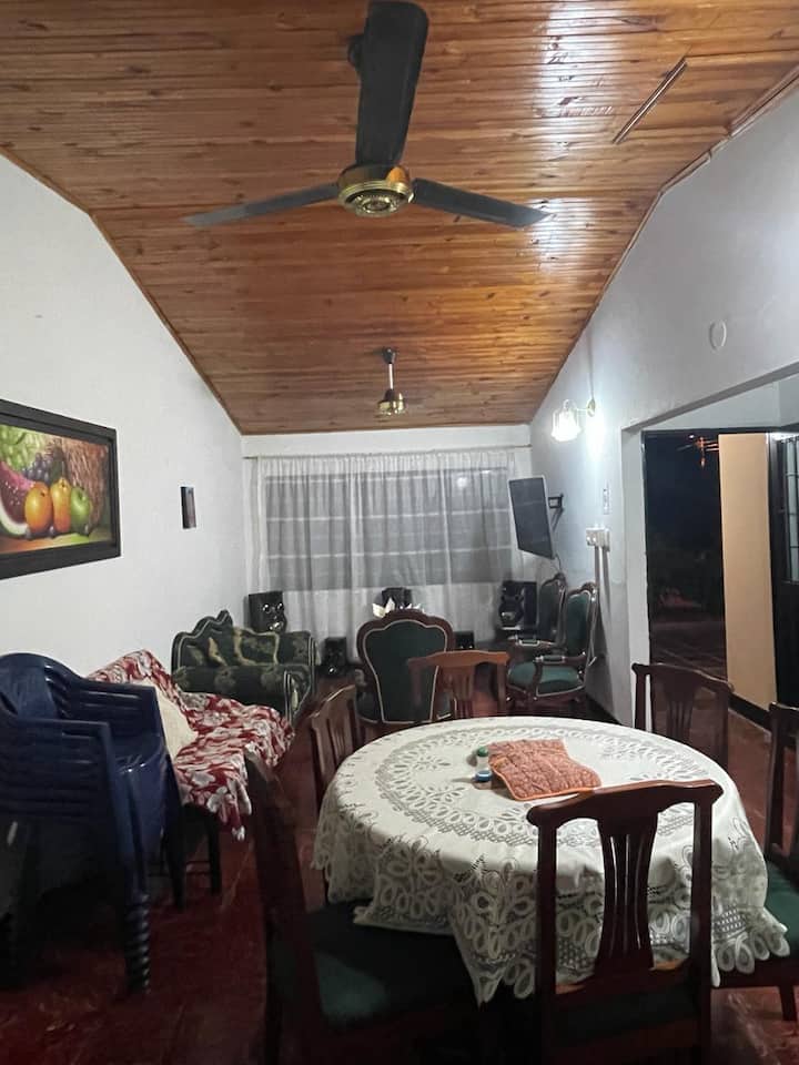 Hermosa Casa Vacacional - Honda