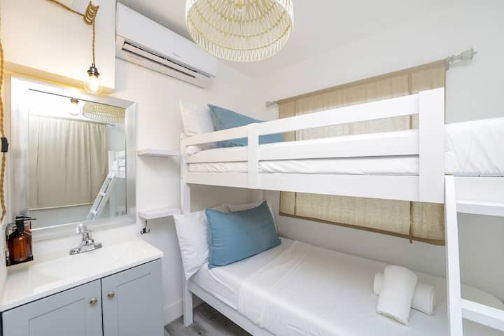 At Mine - Bunk Oasis Bed In Sobe - Miami Beach, FL