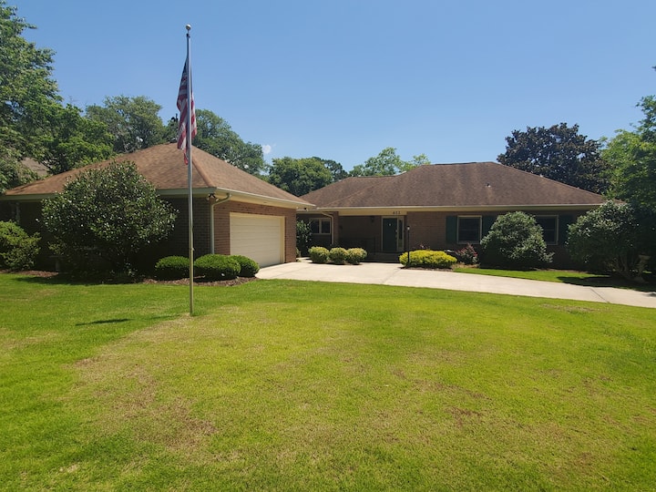 Gorgeous House On Pond - Sunset Beach, NC