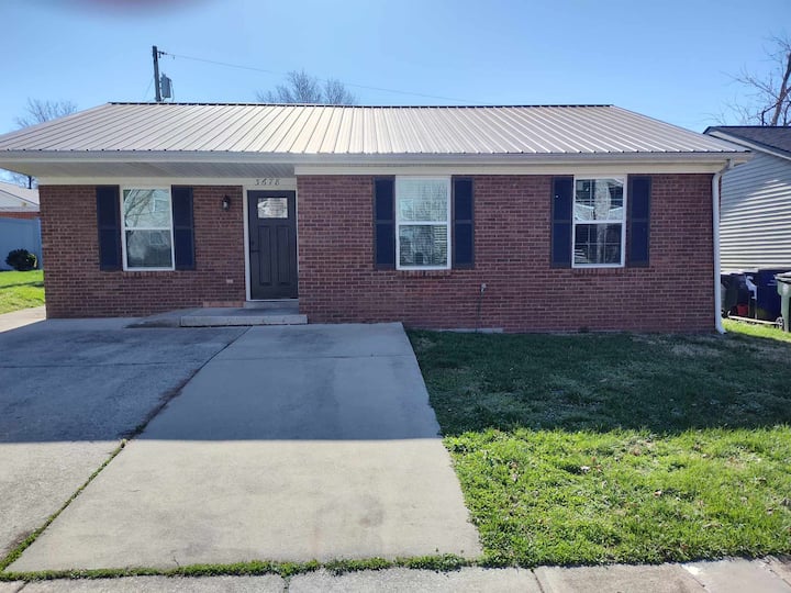 Super Cute & Centrally Located 3 Bedroom - Lexington, KY