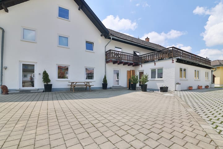 Sunny Apartment/many Bedrooms/near Munich - Munich