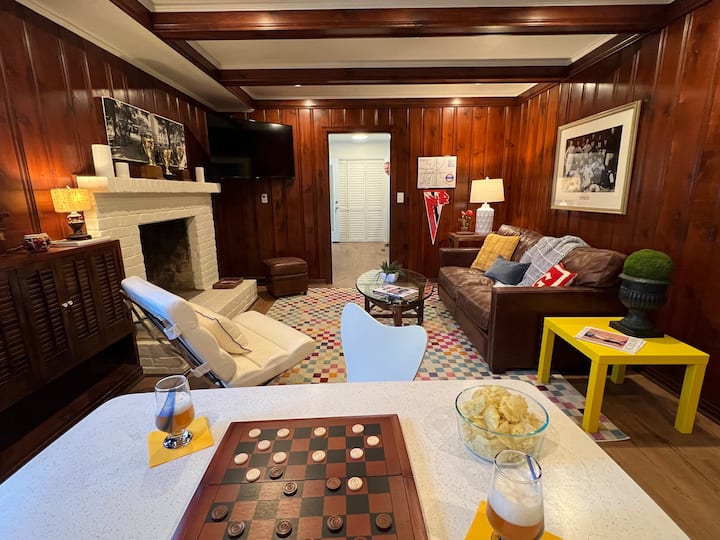 Downtown And Charming!
Sleeps 8 - Oxford, MS