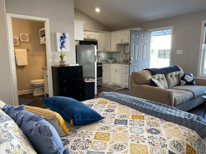 C4 Modern Cottage Near Trails W King & Kitchen - Hot Springs