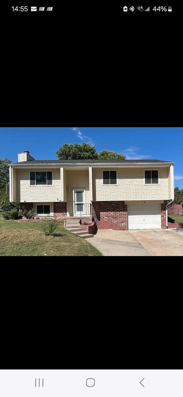 3 Br Split Level, 5 Beds.
5 Mins To Downtown. - Branched Oak State Recreation Area, Raymond