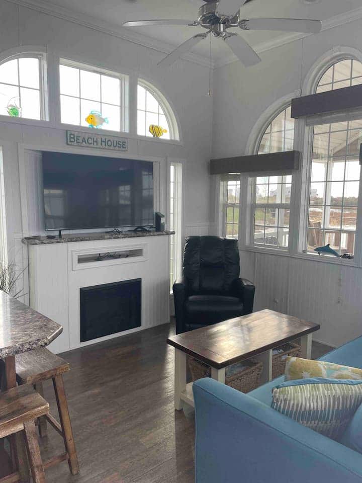 Sandy Feet Retreat: Tiny House With A Big View - Rhode Island