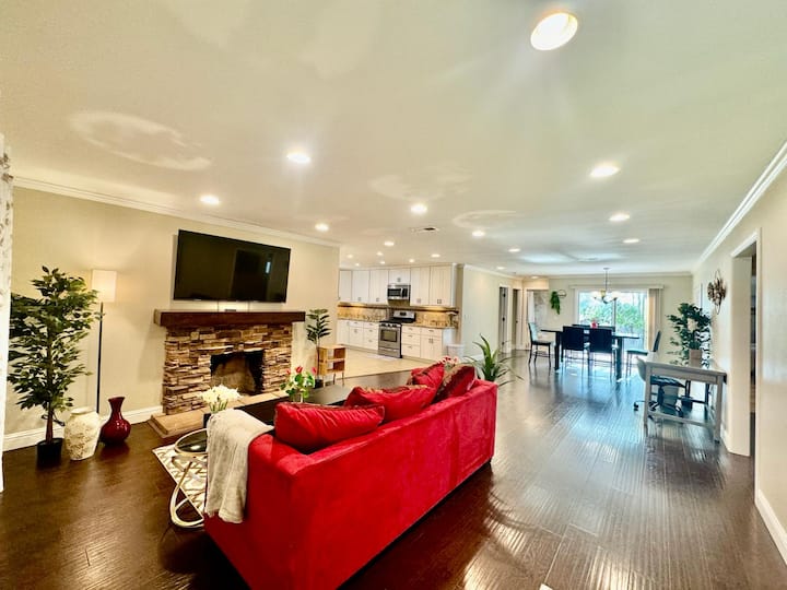 Spacious 4-bedroom Home + Easy Commute - Castro Valley, CA