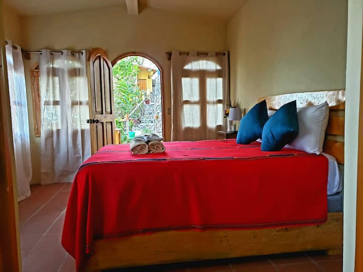 Cozy Volcanic Rock Cabin - Santa Cruz la Laguna