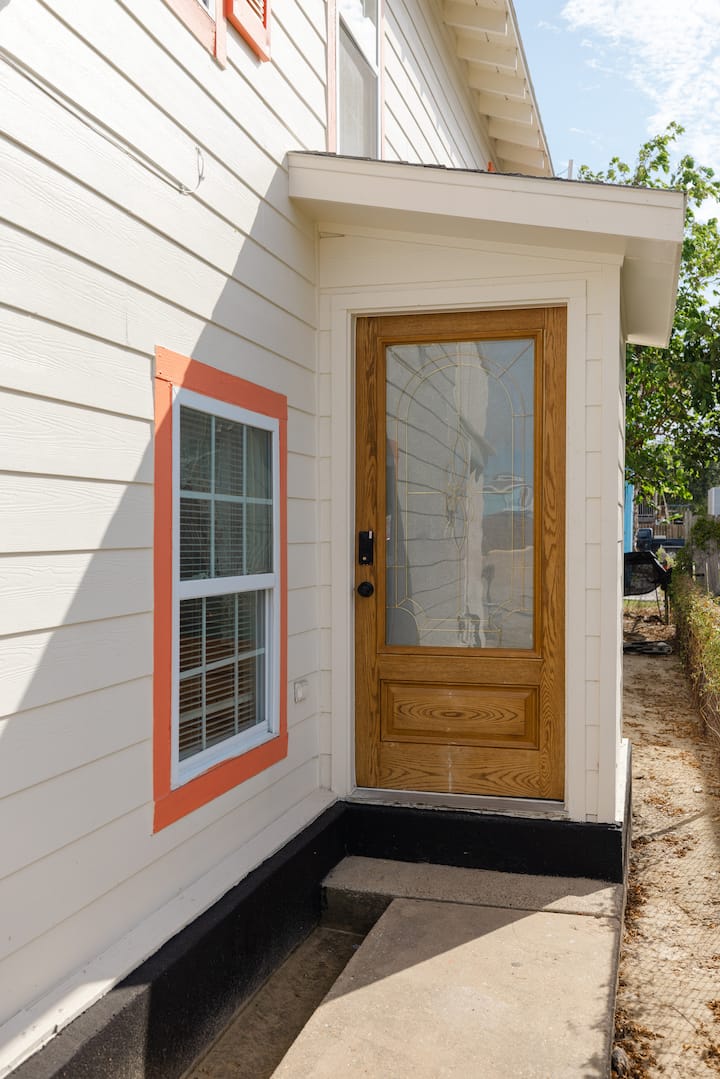E.c. Corner - A 2 Br Hidden Gem - Galveston, TX