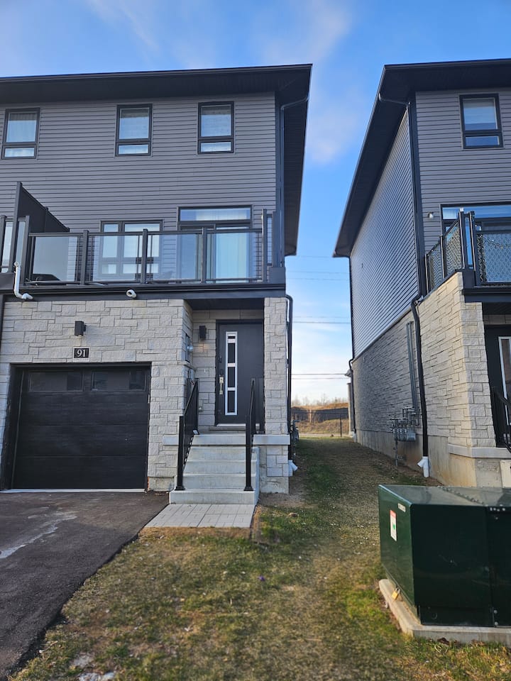 Serene Escape: Safe, Cozy, Pets - St. George, Canada