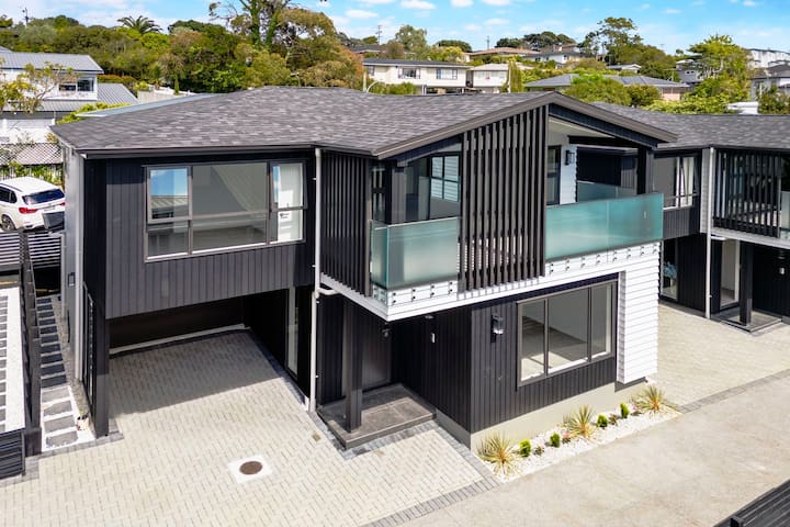 New House In Forresthill - Auckland