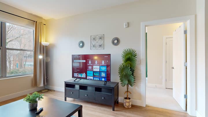 Stylish Home With Free Parking - Stamford, CT