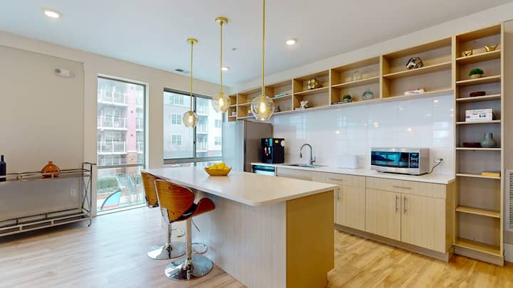 Modern Comforts +Free Gym Access - Stamford, CT