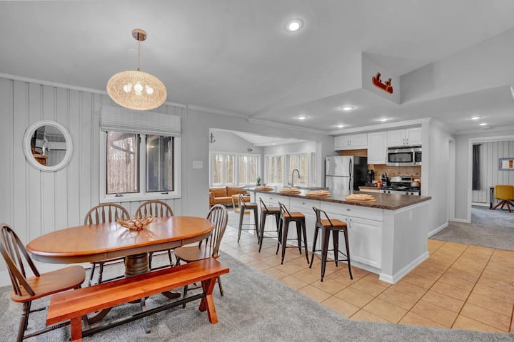 The Sato Lodge: Big Bass Lake Escape W/ Hot Tub! - 莫斯科