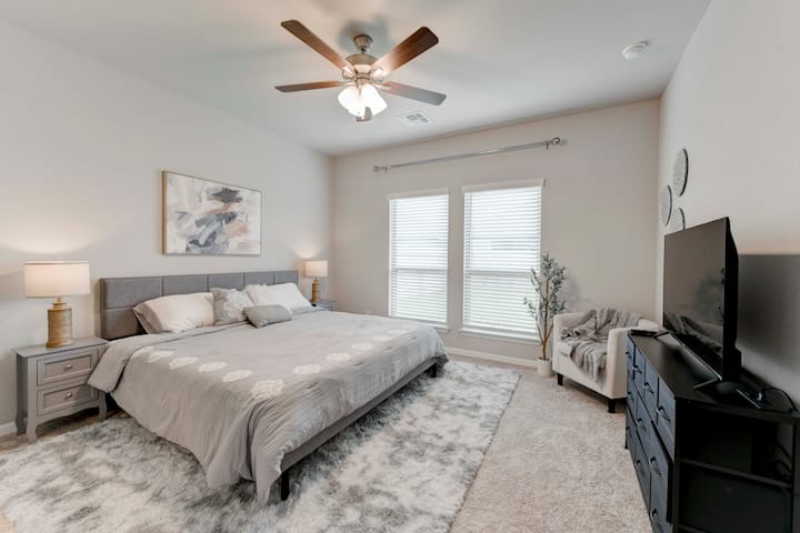 New Charming Retreat In Temple - Holland, TX