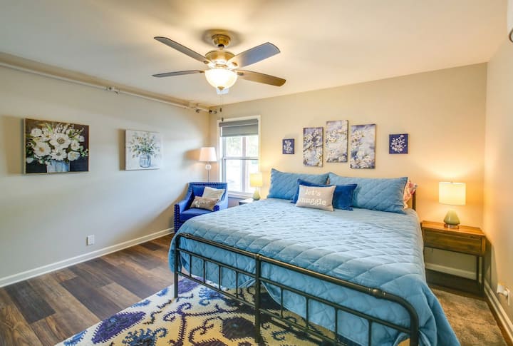 C9 Hoffy House Cottage Uptown W Kitchen & King Bed - Magic Springs, Hot Springs