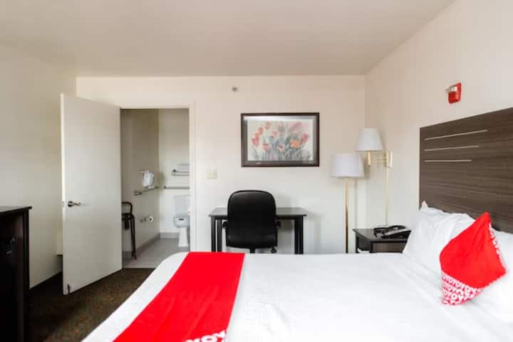 King Bed Accessible - Wichita Falls, TX
