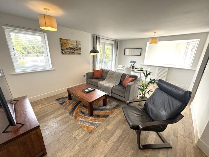 2 Bed 2 Bath W/ Parking Windsor / 20pv - スラウ