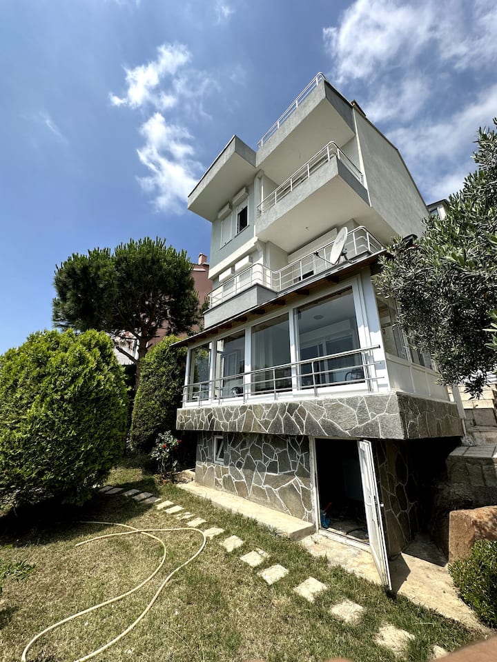 Denize Sıfır ÖZel Plajlı Ve İSkelesi Olan Villa - Erdek