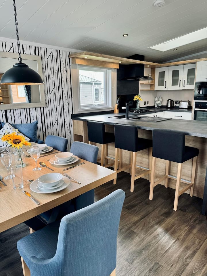 Stunning Lakeview Lodge - Woodhall Spa