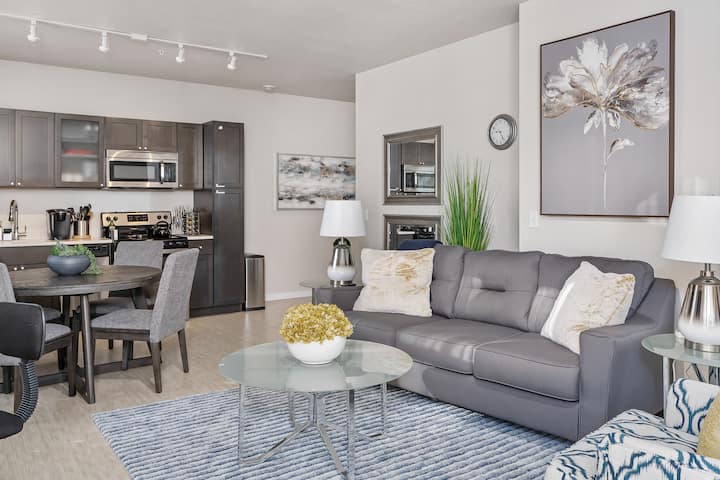 Work Here-fast Wifi-w/d-keurig+coffee-tap Stays - Edina, MN