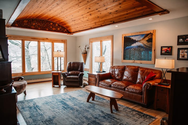 The Woodworker's Lake House - Big Cedar Lake, West Bend