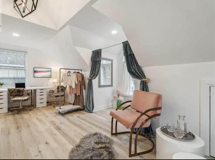 Bright & Spacious Loft - Georgetown, ON, Canada