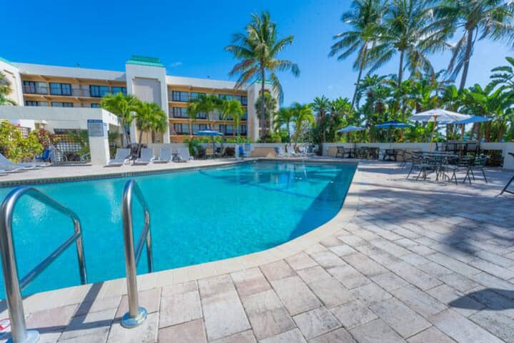 Luxury King Studio: Pool, Parking, Gym Access - Delray Beach, FL
