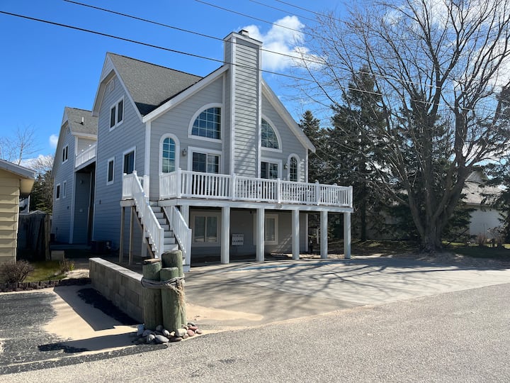 Manistee Lighthouse View Lodge - Manistee, MI