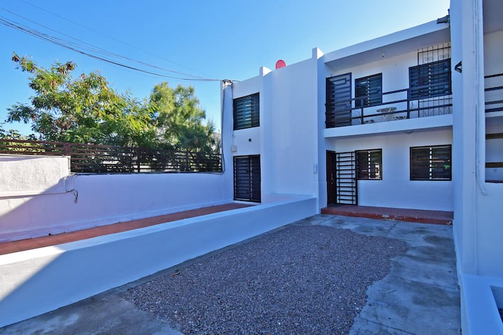 A Una Cuadra Del Malecón - La Paz