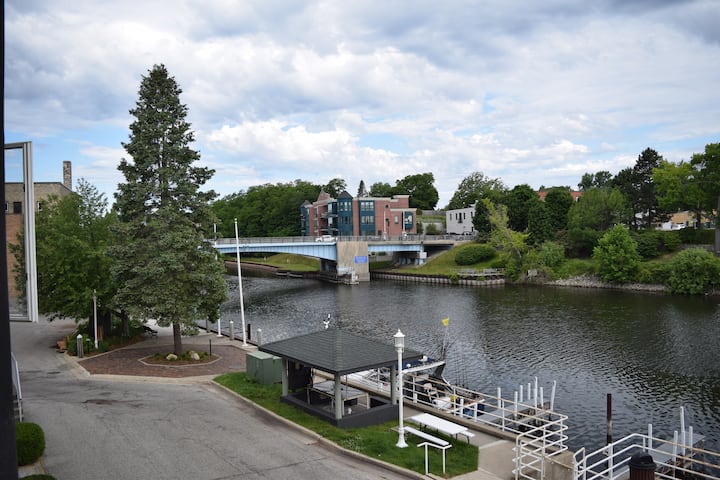 Amazing Gem In Downtown Manistee - Manistee, MI